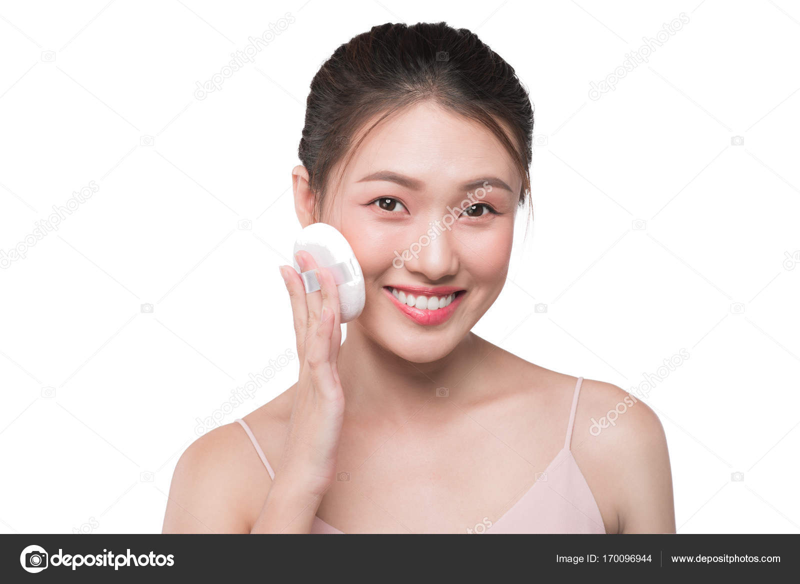 Woman applying powder — Stock Photo © makidotvn #170096944