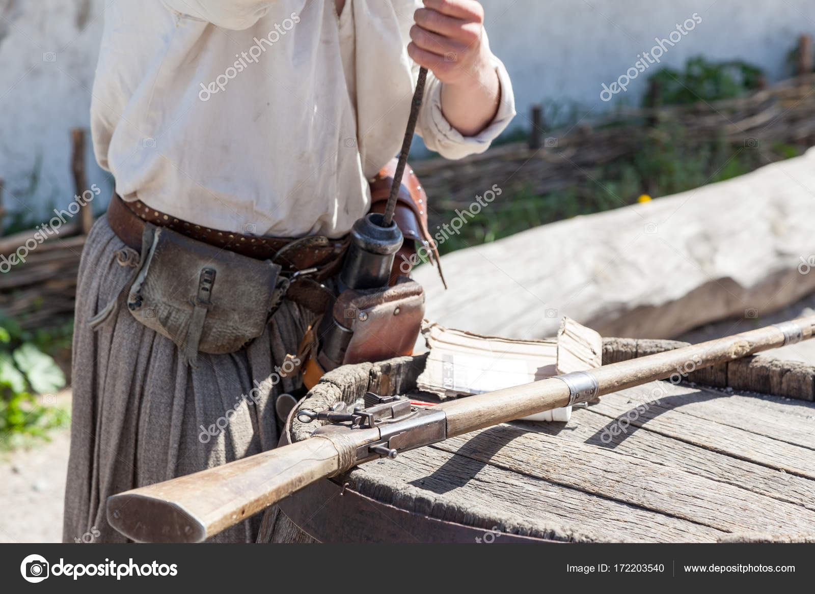 Loading a powder to the barrel of an antique shotgun — Stock Photo ...