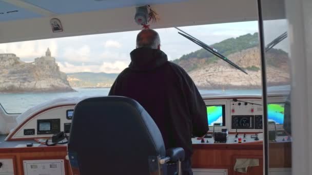 Man sailing ship — Stock Video © StockFilm #133382472