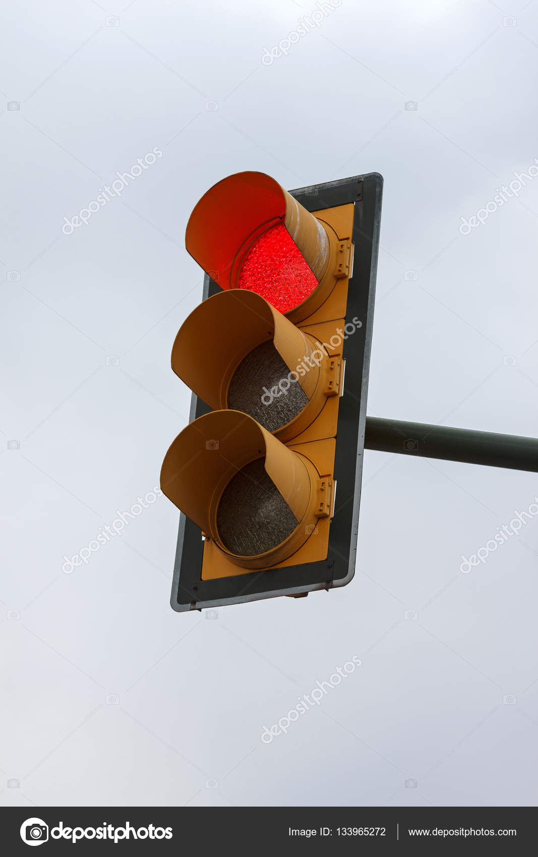 Semáforo rojo: fotografía de stock © Koraysa #133965272 | Depositphotos