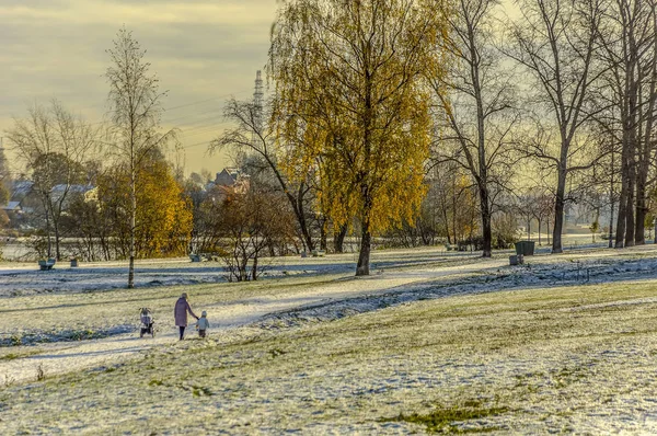 People in winter in the park Stock Photos, Royalty Free People in ...