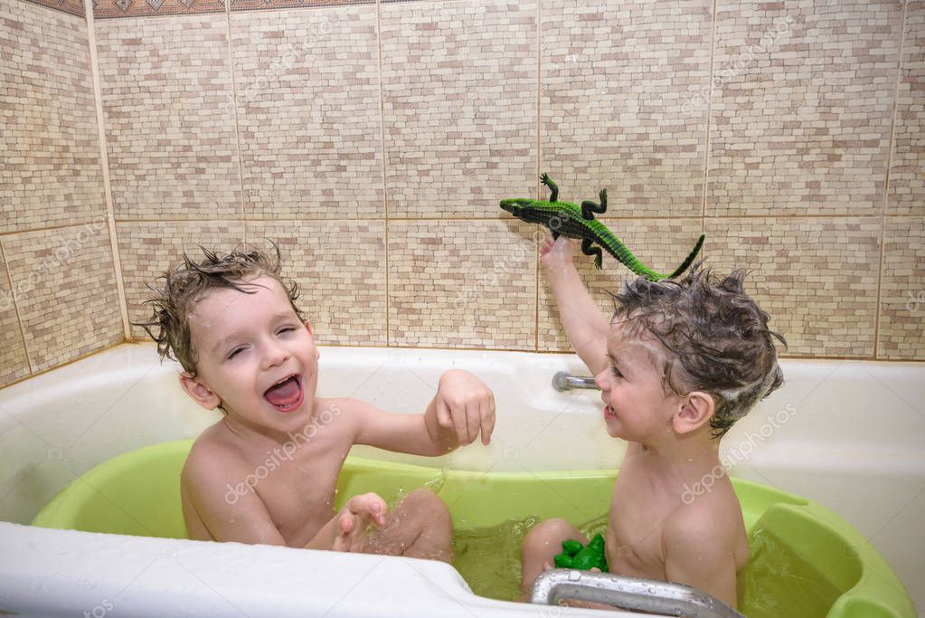 Zwillinge Badewanne