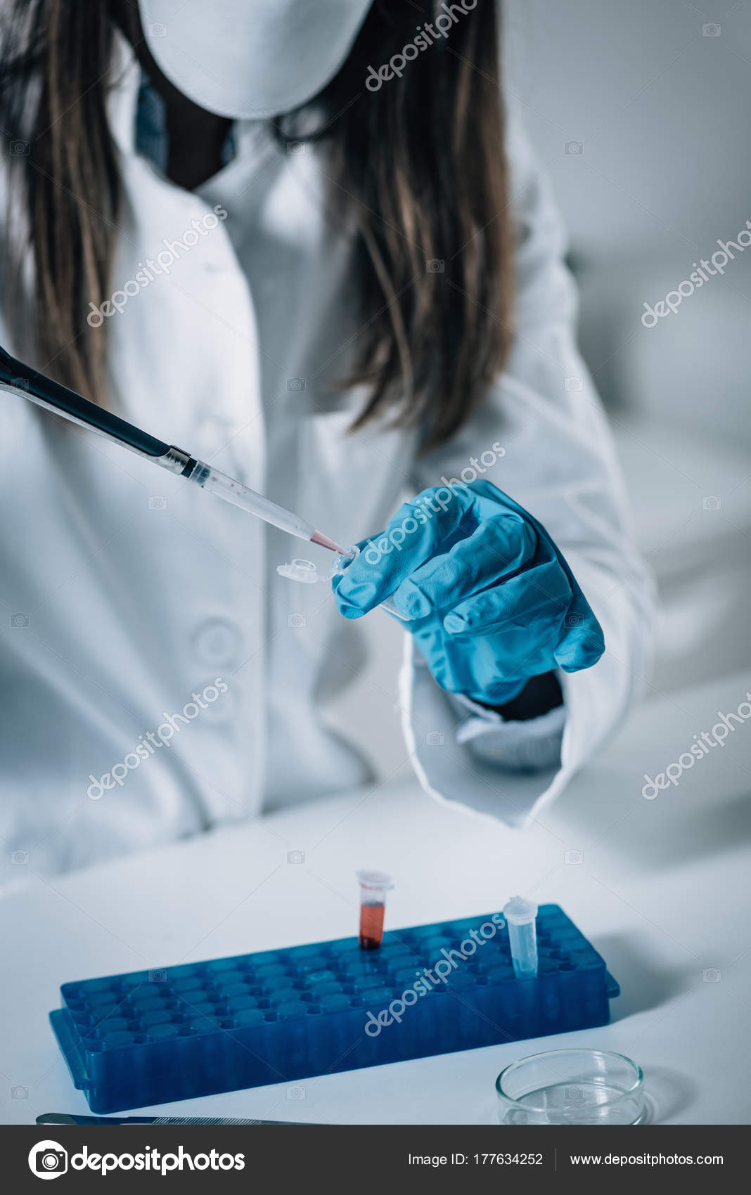 Forensic Science Lab Forensic Scientist Examining Dnk Evidences — Stock ...