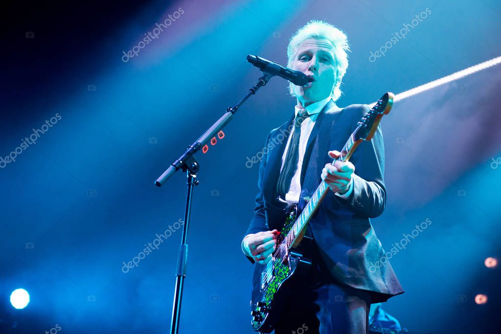 PRAGA, REPÚBLICA CHECA - 9 DE MARZO DE 2018: Cantante y guitarrista ...