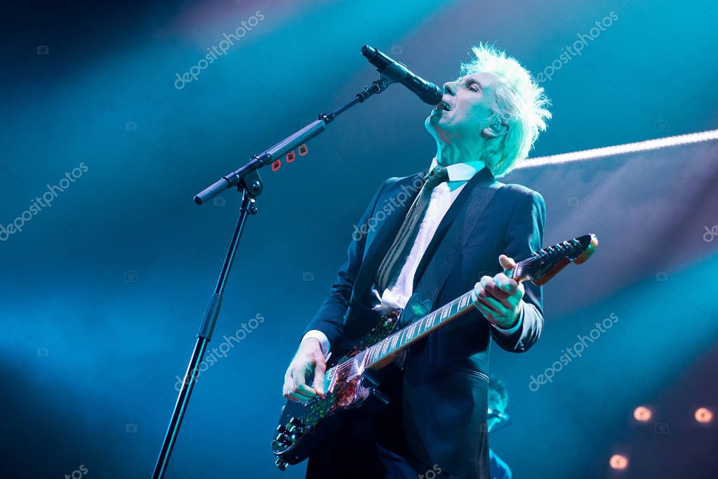 PRAGA, REPÚBLICA CHECA - 9 DE MARZO DE 2018: Cantante y guitarrista ...