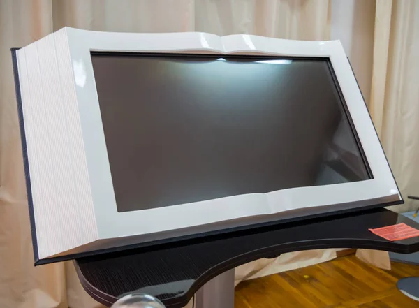 Monitor screen and book Stock Photos, Royalty Free Monitor screen and ...