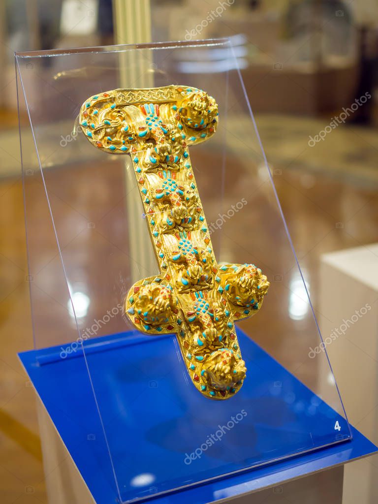 Azov, Rusia - 27 de julio de 2019: Vaina de la daga del guerrero ...