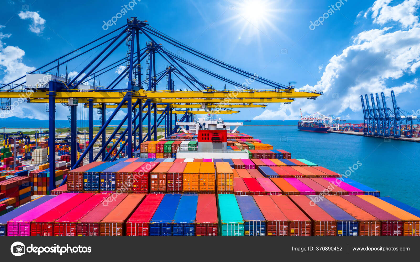 Container Ship Unloading Deep Sea Port Global Business Logistic Import ...