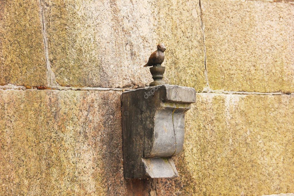 Monumento escultura de Chizhik-Pyzhik en el río Fontanka, San ...