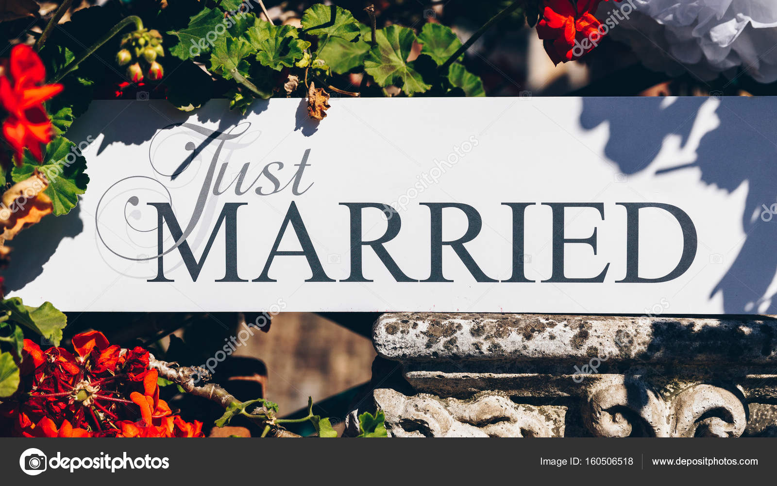 Just Married text on white background with flowers Stock Photo by ...