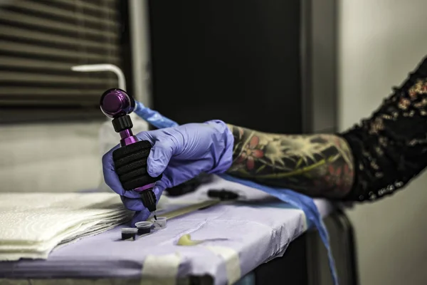 Cleaning tattoo Stock Photos, Royalty Free Cleaning tattoo Images ...