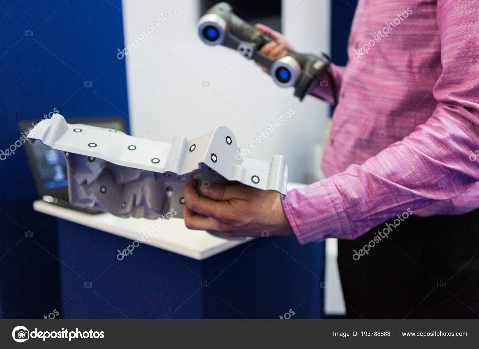 Engineer with 3D scanner Stock Photo by ©Scharfsinn 193788888