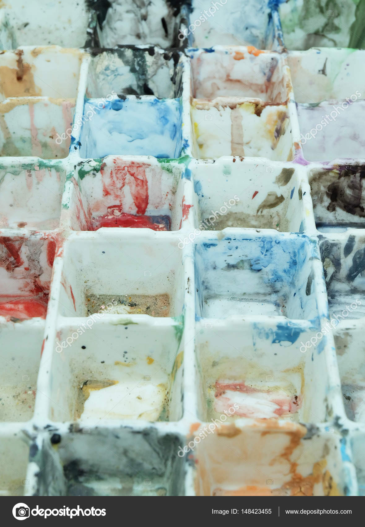 Dirty watercolor palette Stock Photo by ©h.santima.gmail.com 148423455