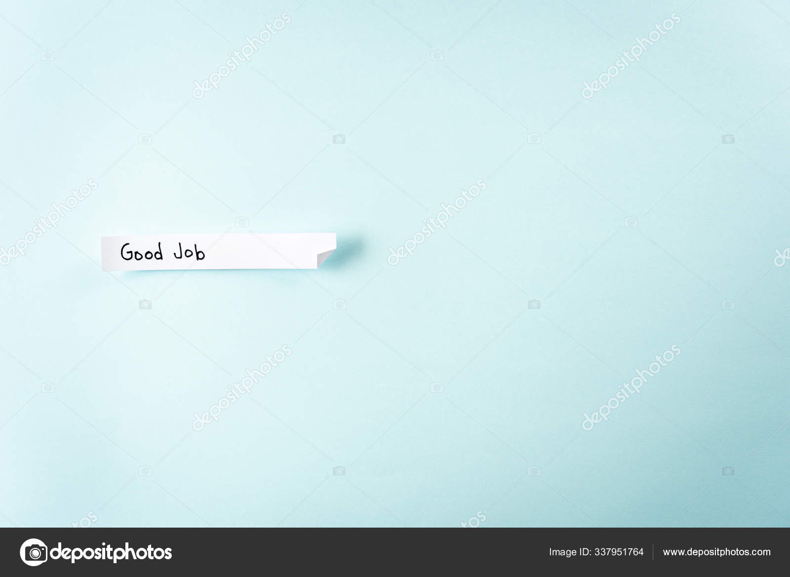 Concept of sending a positive message to employee. Paper with th ...