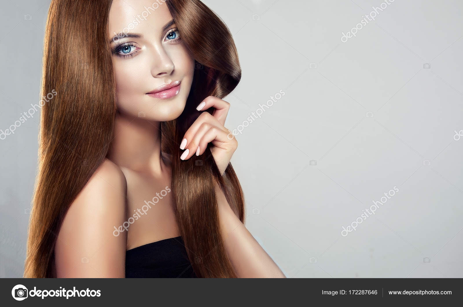 Chica con pelo largo liso brillante — Foto de stock #172287646 © Sofia_Zhuravets