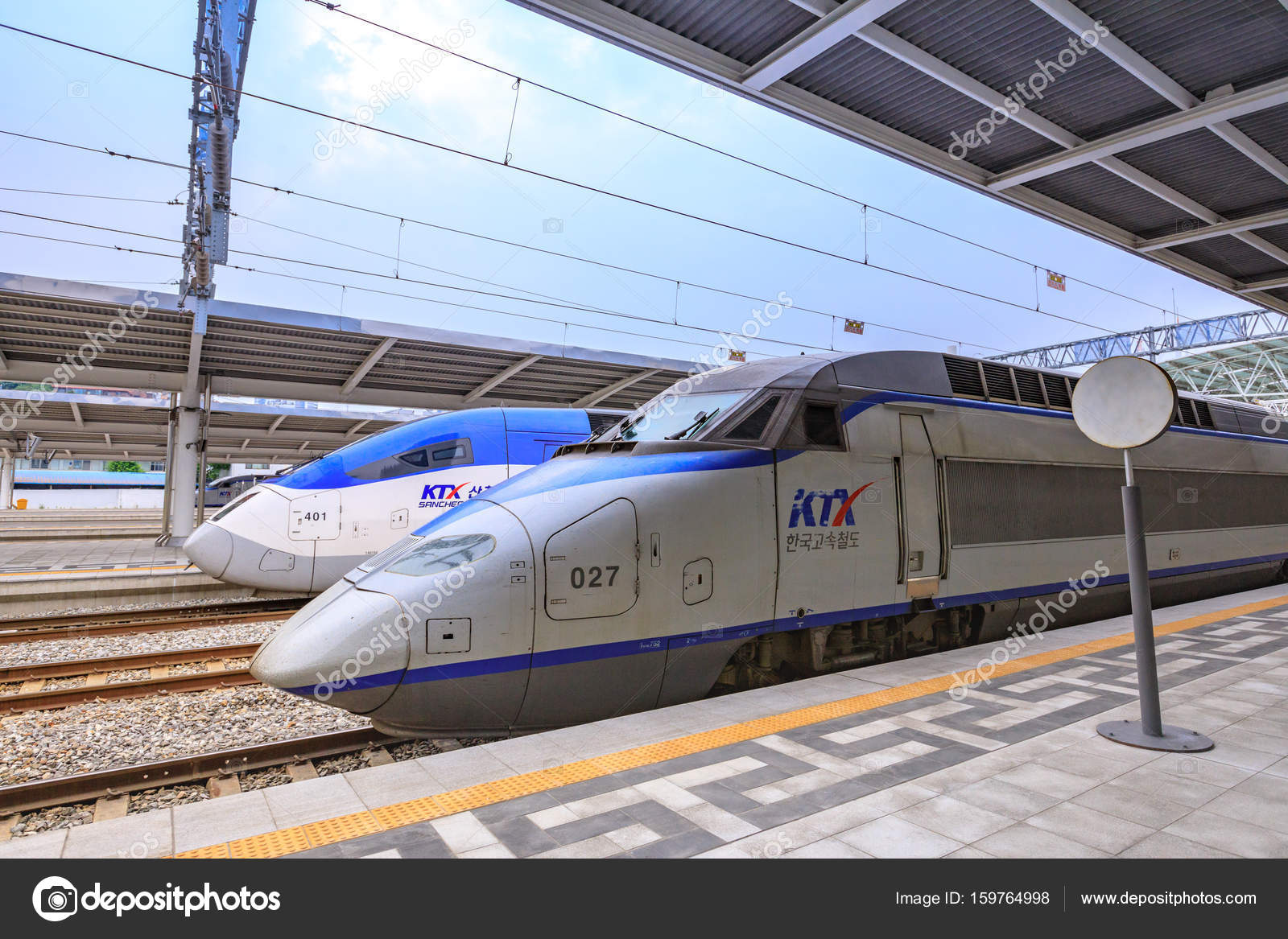 Jun 20, 2017 High speed bullet trains (KTX) and Korail trains st ...