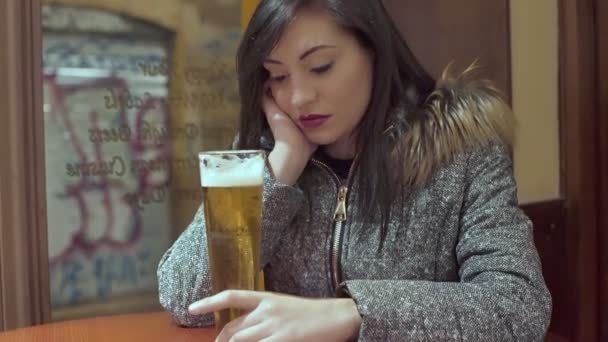 33,017 Woman in bar Stock Videos, 4K & HD Footage | Depositphotos
