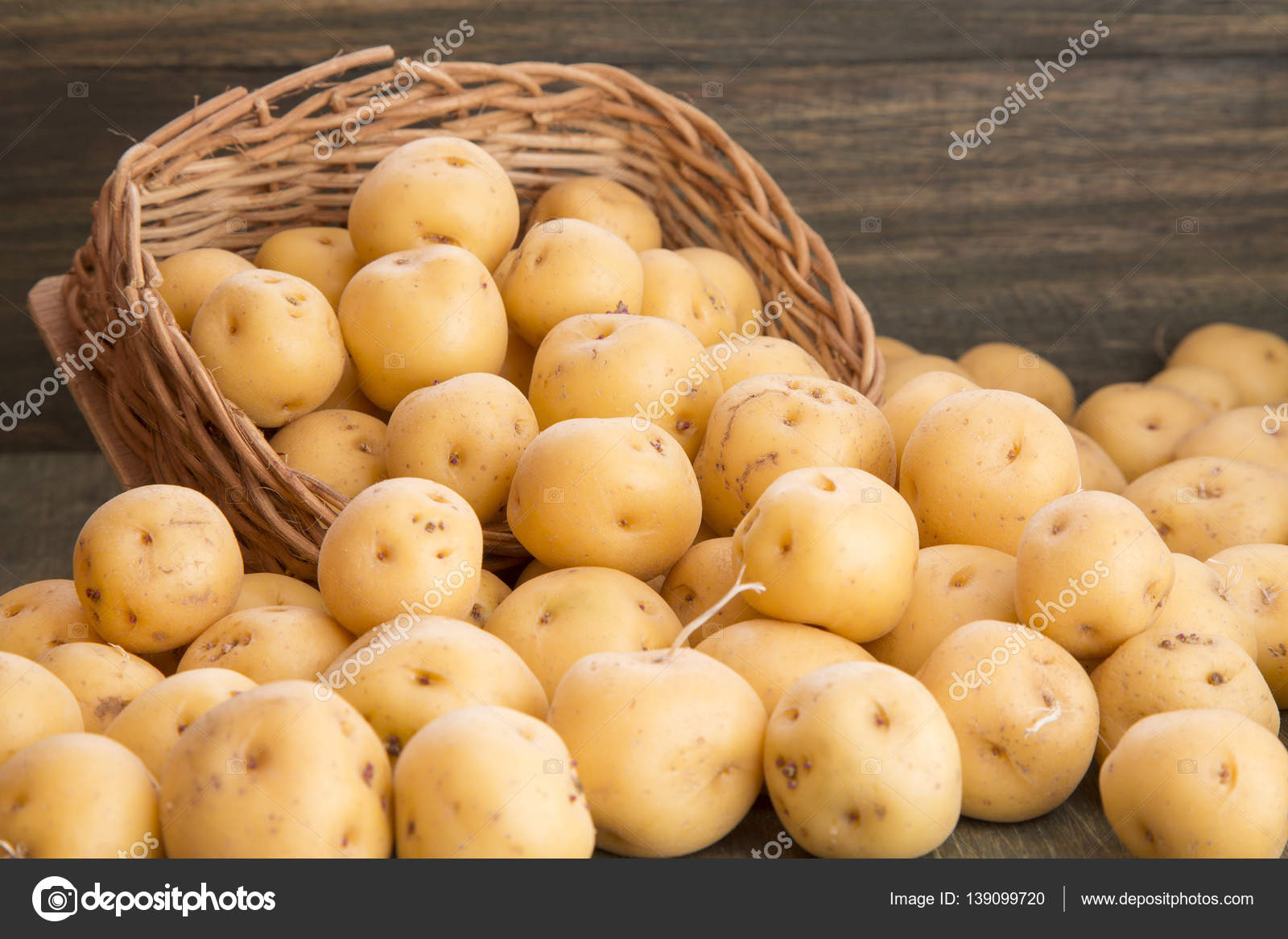 Patatas amarillas (Solanum phureja ): fotografía de stock ...
