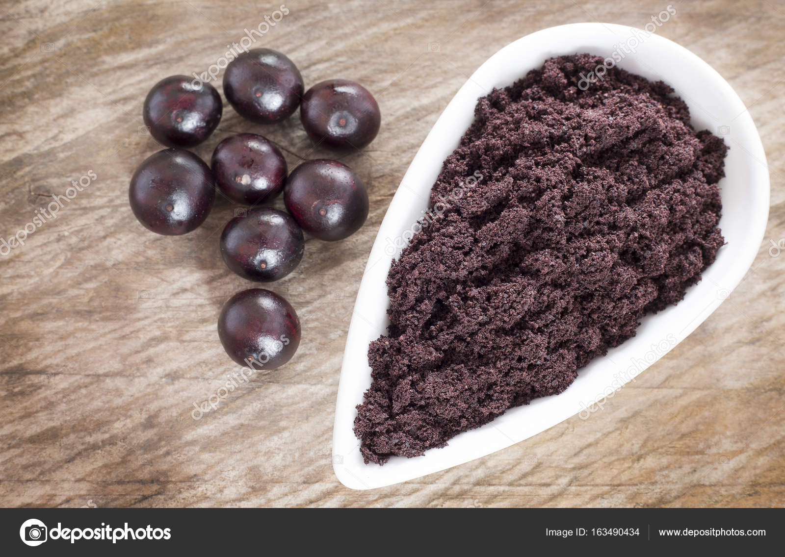 Fruit and acai powder - Euterpe oleracea Stock Photo by ...