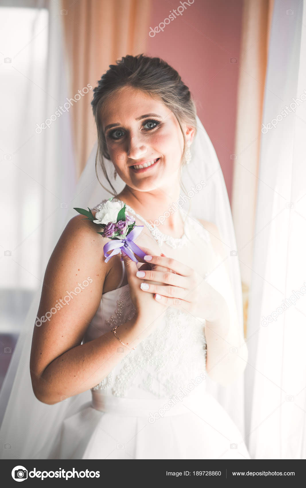 Beautiful bride wearing fashion wedding dress with feathers with luxury ...