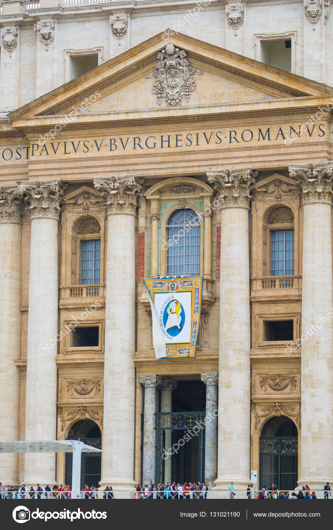 Impressive St Peters Basilica in Rome - the most important catholic ...
