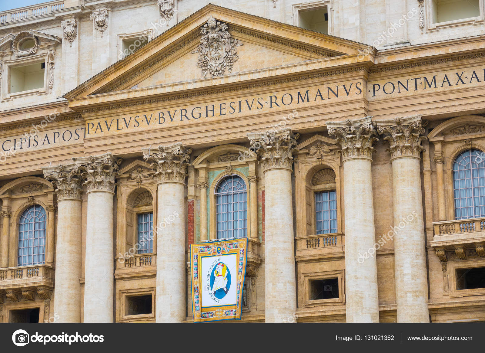 Impressive St Peters Basilica in Rome - the most important catholic ...