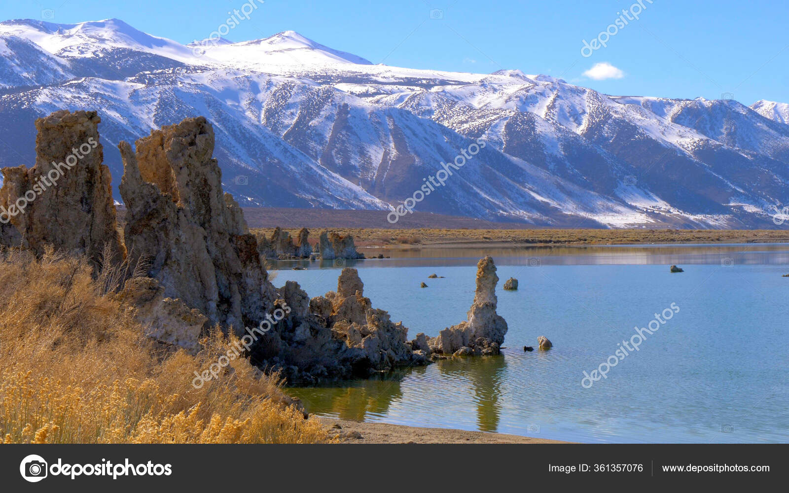 Tufa towers columns of limestone at Mono Lake — Stock Photo © 4kclips ...