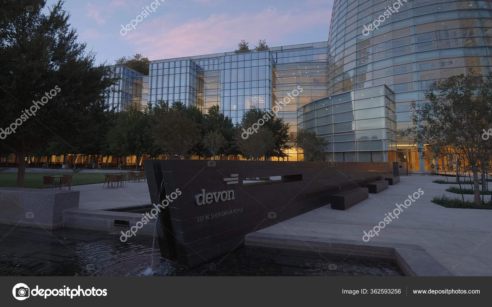 The modern architecture of Devon Energy buildings in Oklahoma City ...