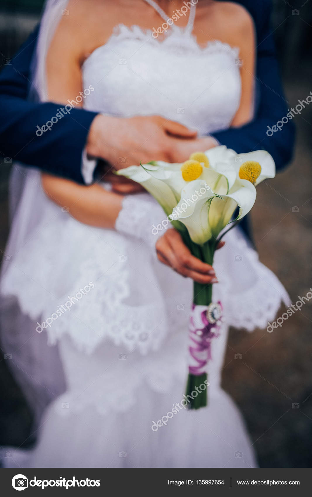 Bride and groom holding wedding bouquet together, outdoor Stock Photo ...