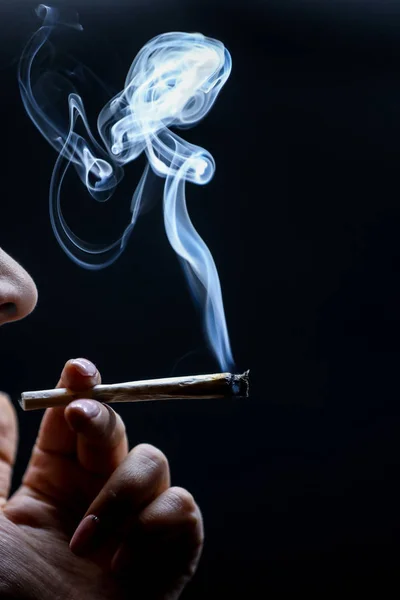 Fumer cannabis Stock Photos, Royalty Free Fumer cannabis Images ...