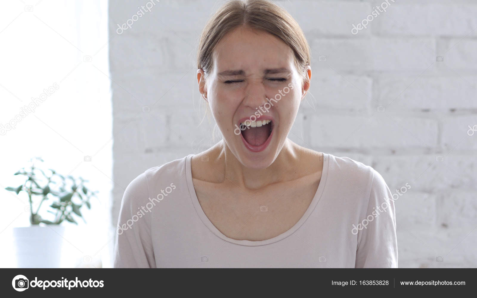 Screaming Beautiful Woman going Crazy — Stock Photo © ramerocrist.gmail ...