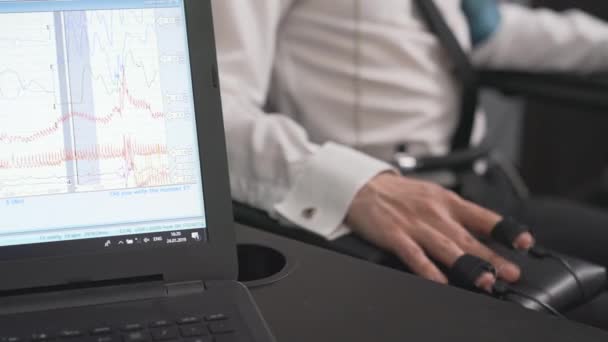 Vidéos pour Essai au polygraphe, Essai au polygraphe clips vidéo HD ...