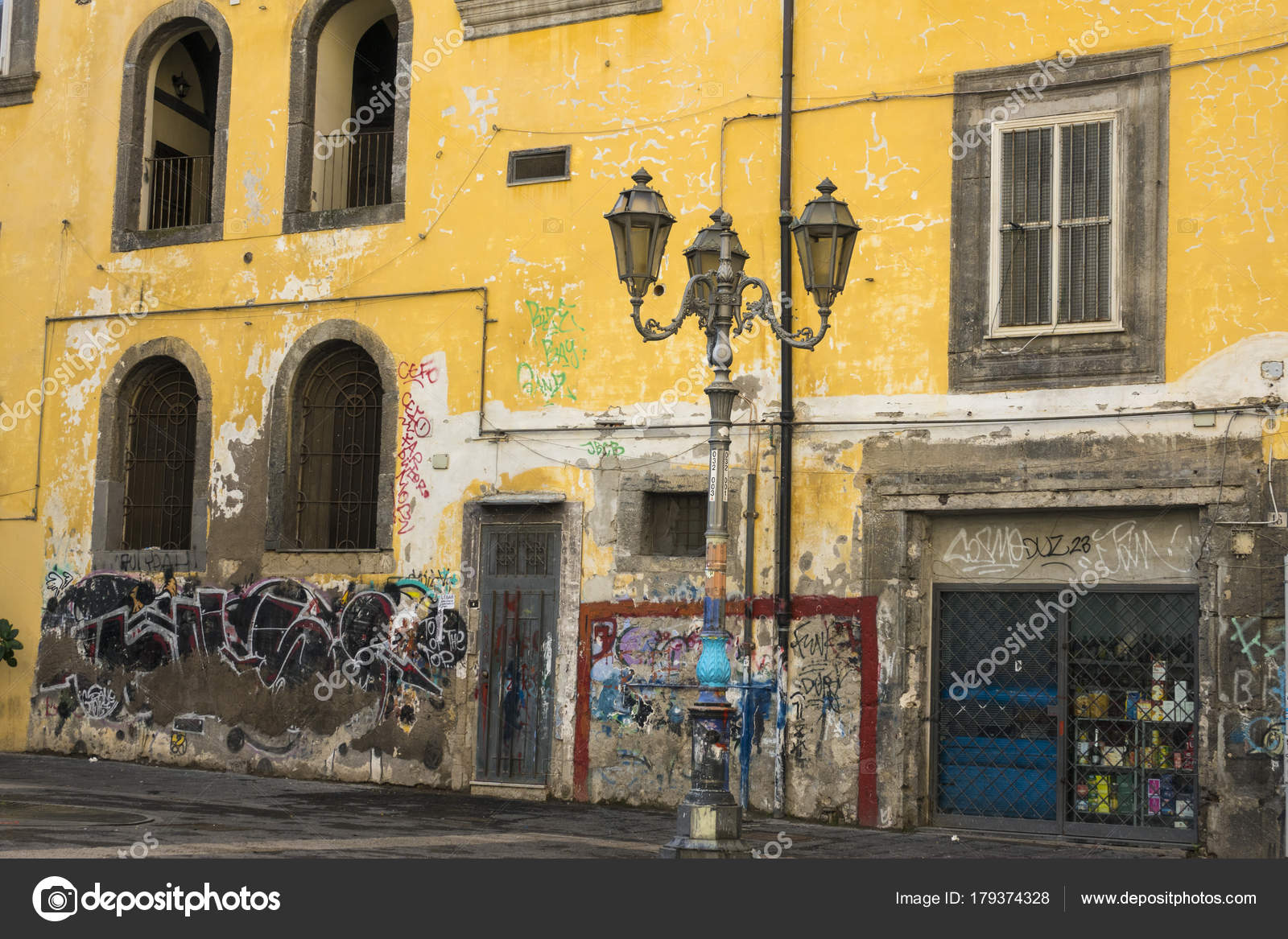 NAPOLI, ITALY - JANUERY 4th, 2018: View of Naples Street – Stock ...