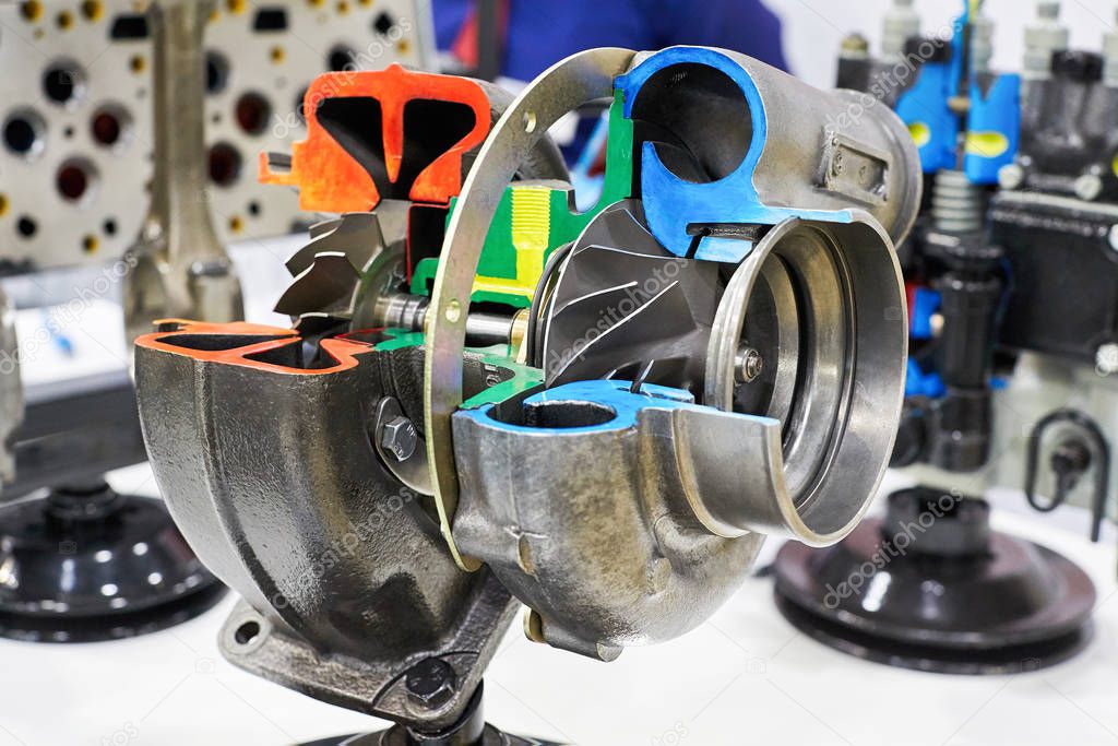 Primer plano de una turbina para un motor diesel de un automóvil o ...