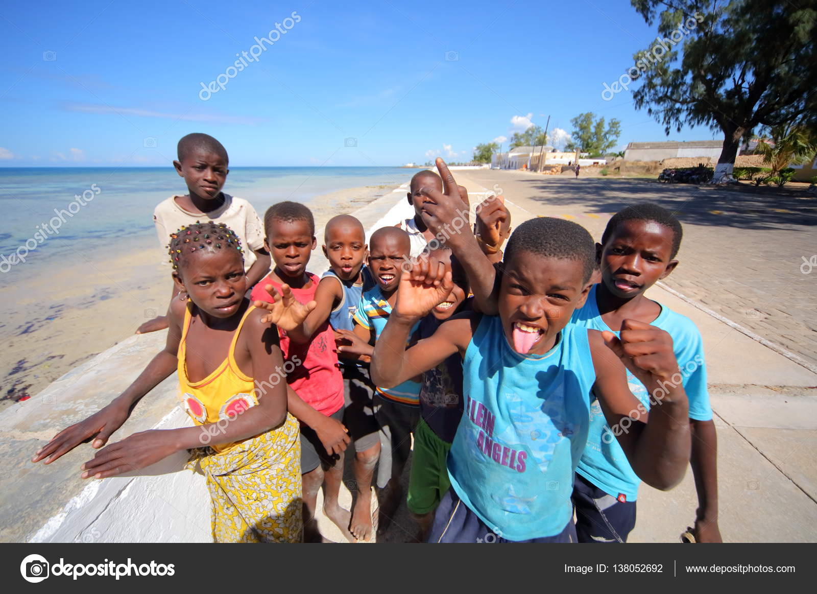 Local children in Mozambique — Stock Editorial Photo © YuryBirukov ...