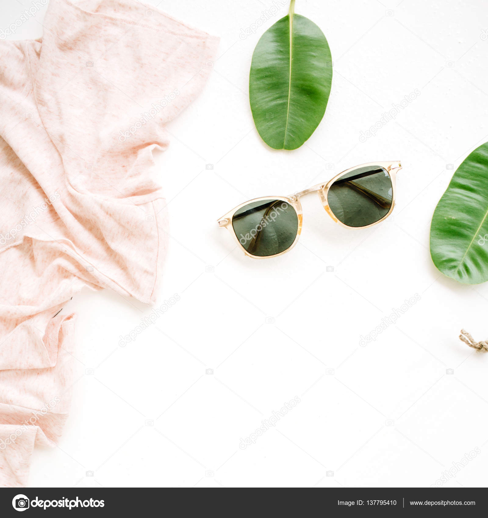 Female clothes and accessories Stock Photo by ©maximleshkovich 137795410