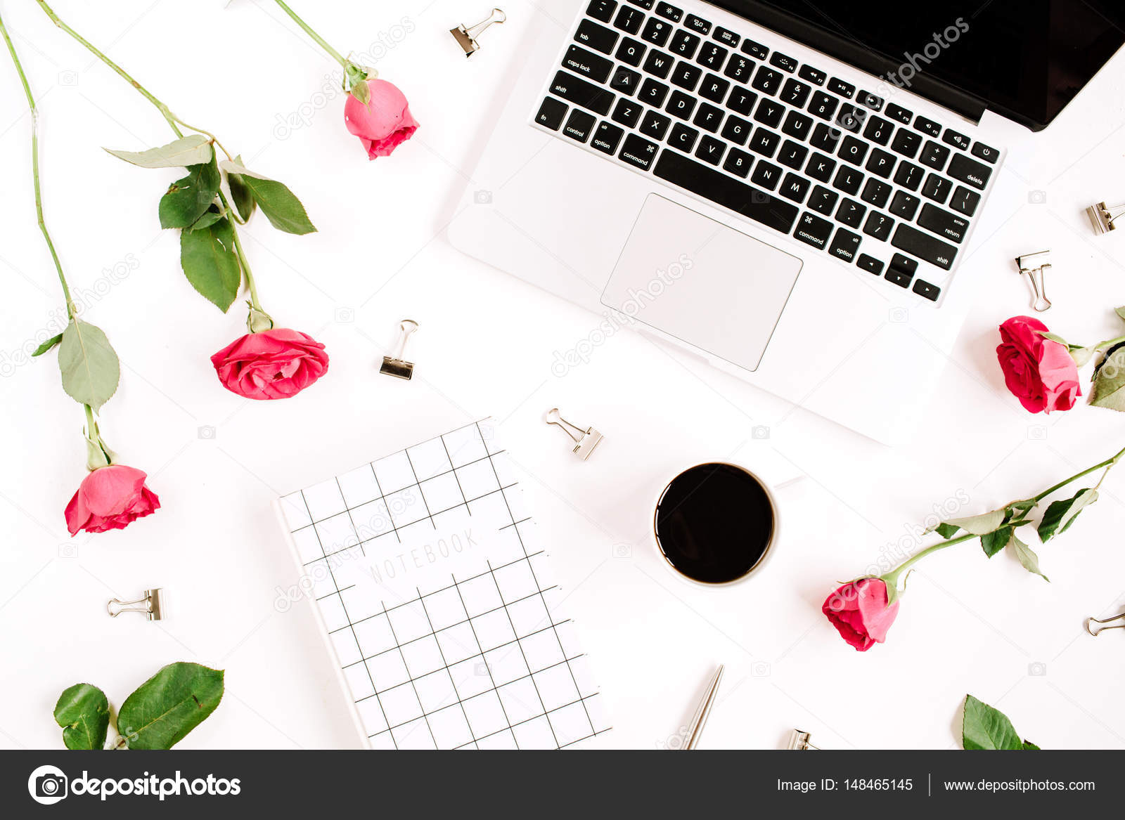 Workspace with laptop, red roses flowers, coffee cup, notebook — Stock ...