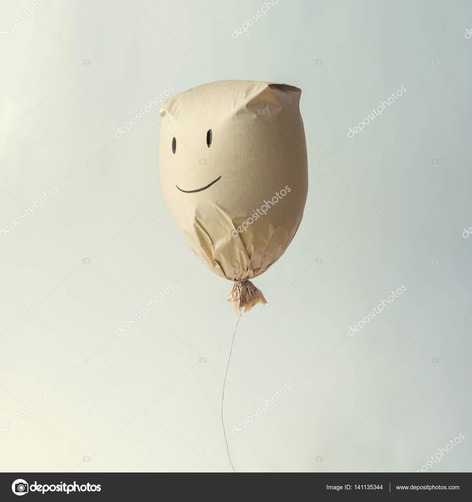 Paper bag smiley face | Paper bag balloon with smiley face — Stock ...