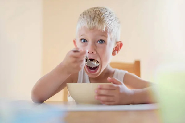 ᐈ Hungry kid stock pictures, Royalty Free hungry kid photos | download ...