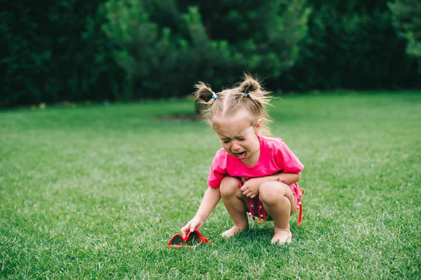Menina bonito chorando Stock Photos, Royalty Free Menina bonito ...