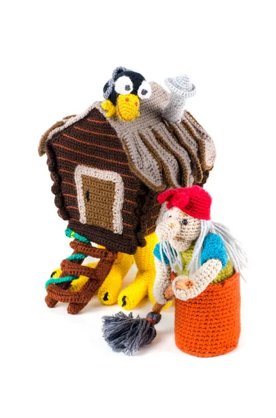 Baba Yaga en un mortero y una caba a en patas de pollo 2024