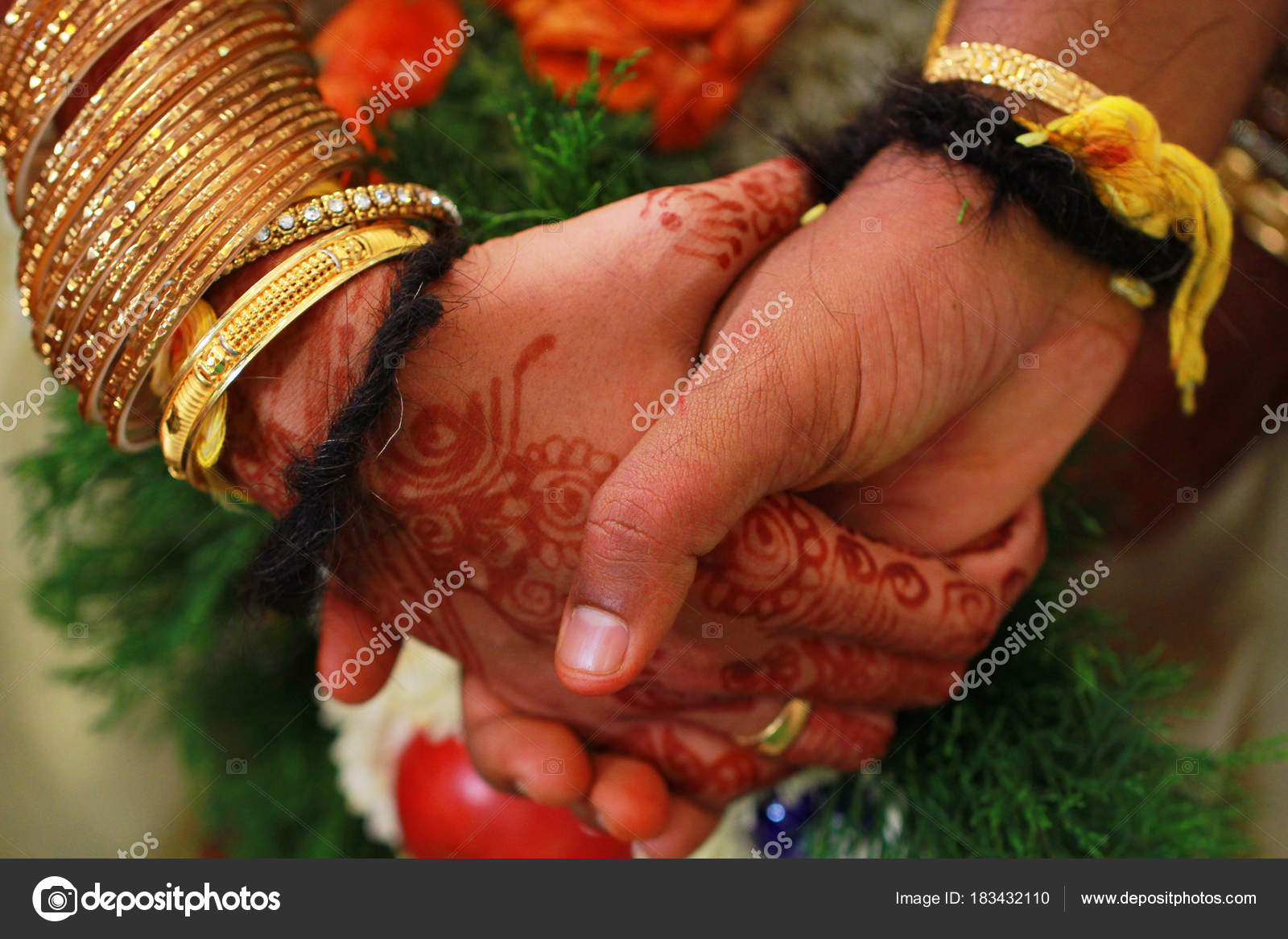 Tradisjonelt Indisk Bryllup Brud Og Gom Som Slår Seg Sammen Med