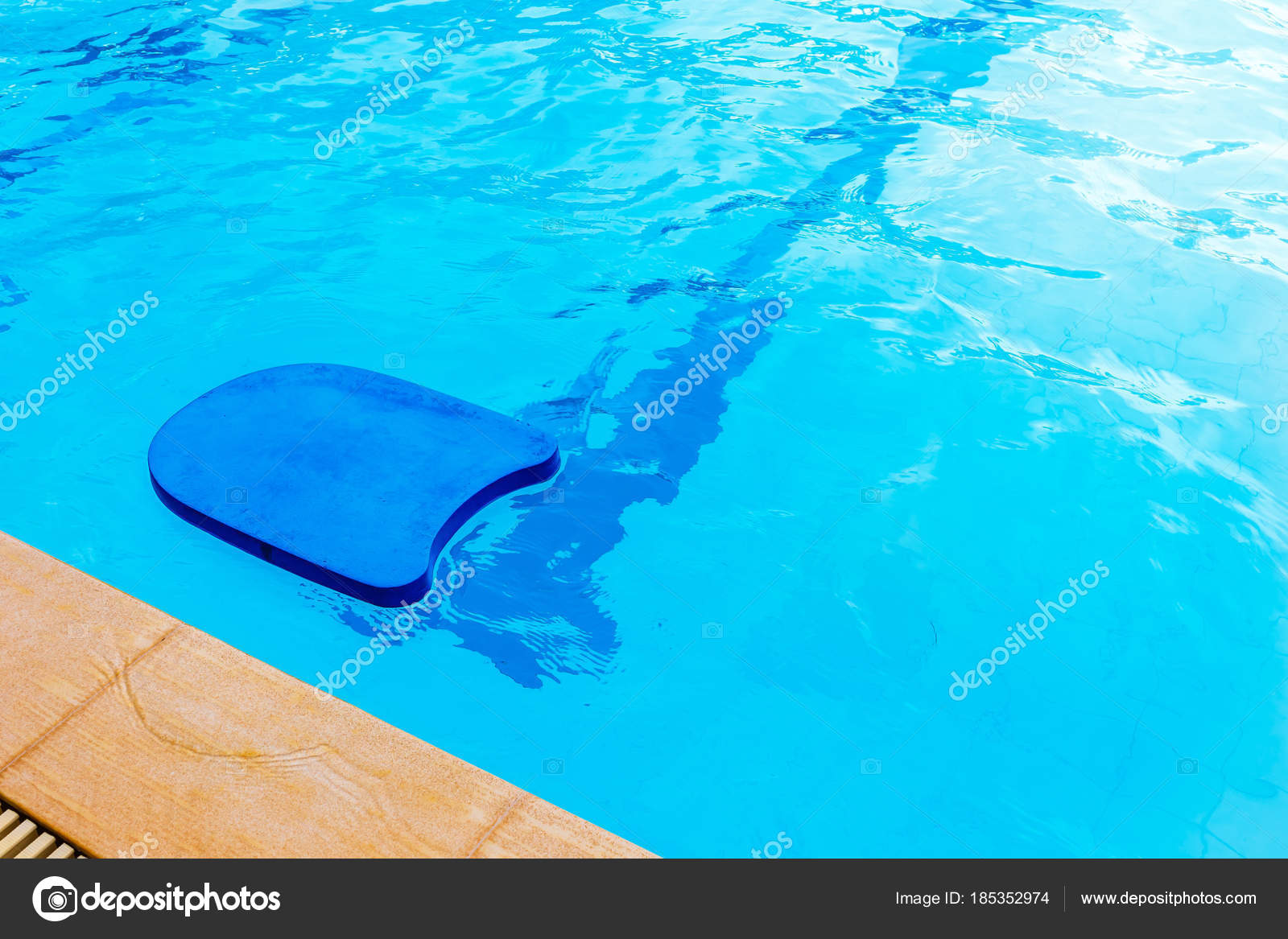 Pool kick board in swimming pool — Stock Photo © Nat_stocker #185352974
