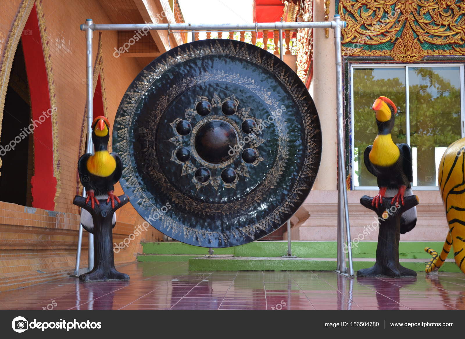 Ritual Gong in a Buddhist monastery. Thailand — Stock Photo © alex-nat ...