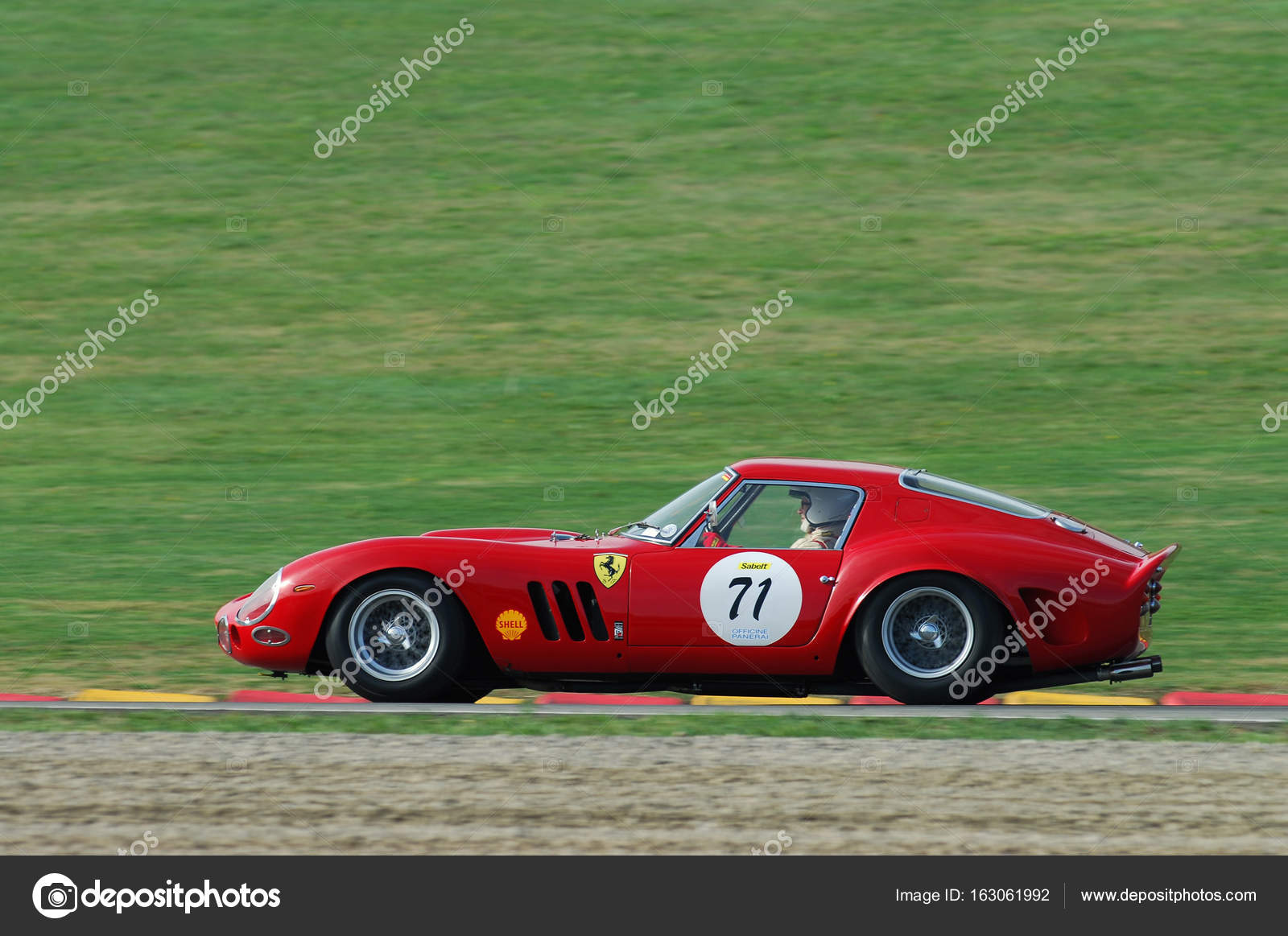 MUGELLO, IT, noviembre de 2007: Carrera desconocida con el viejo ...