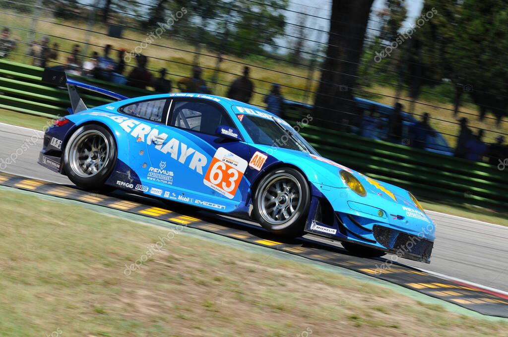 Imola, Italia 3 de julio de 2011: Porsche 997 GT3 RSR GTE Am of Team ...