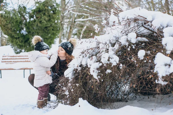 Mother daughter winter Stock Photos, Royalty Free Mother daughter ...