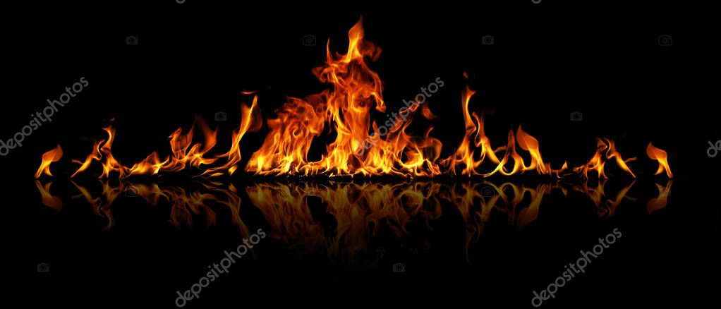 Panorama de fuego sobre fondo negro. 2023