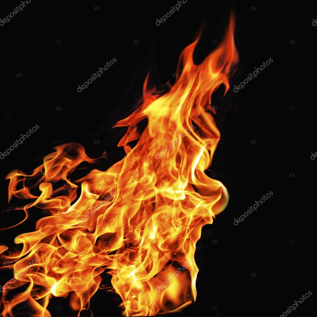 Textura de fuego sobre fondo negro. 2023