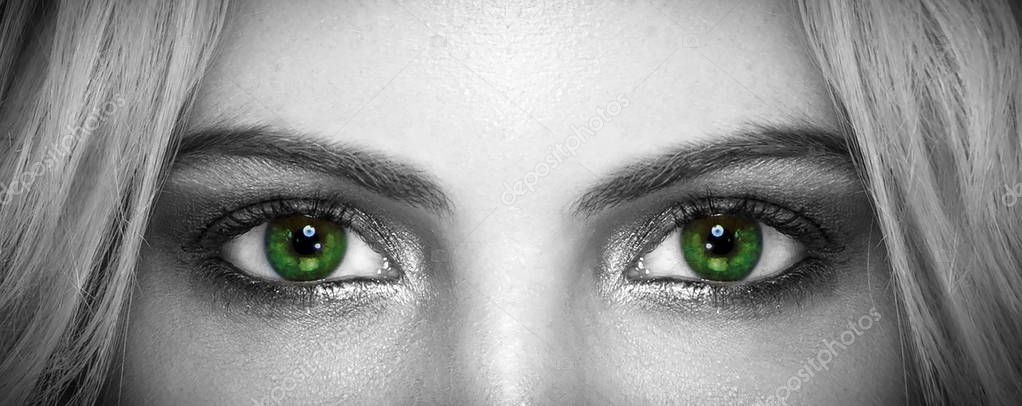 Hermosos ojos femeninos de cerca. 2025